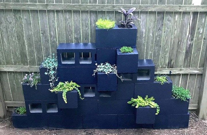 17 DIY Brick Planter Plans With Instructions - All Sands