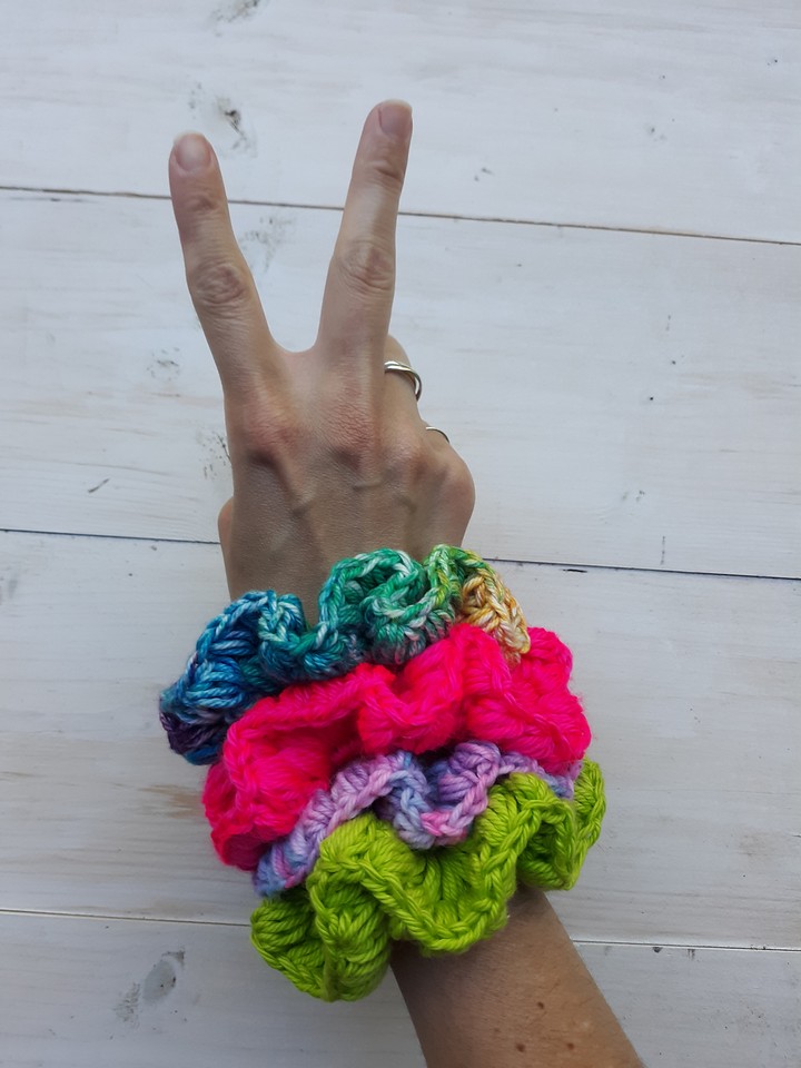 20 Crochet Scrunchie Patterns For Gift Giving - All Sands