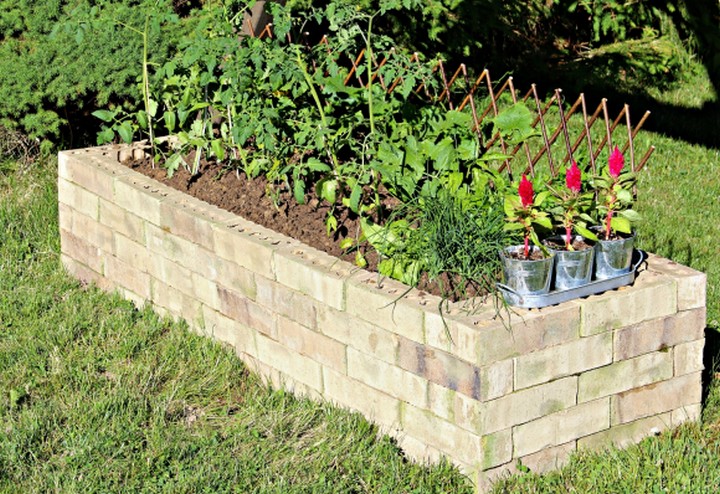 17 DIY Brick Planter Plans With Instructions - All Sands