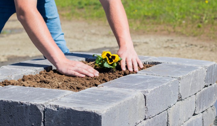 17 DIY Brick Planter Plans With Instructions - All Sands