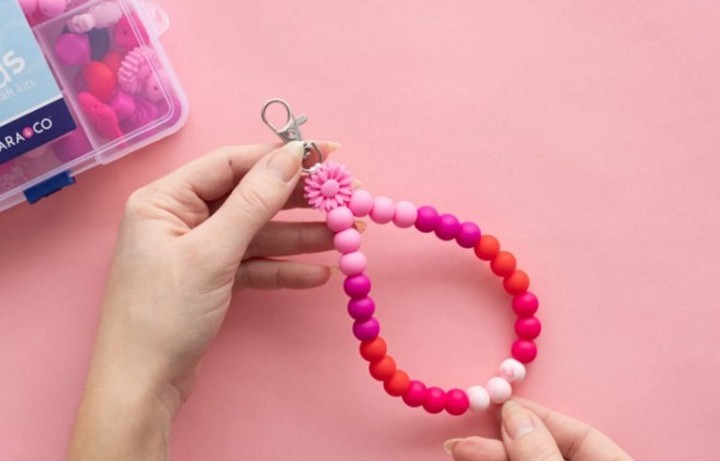 17 Best DIY Lanyard Ideas With Different Stuff - All Sands