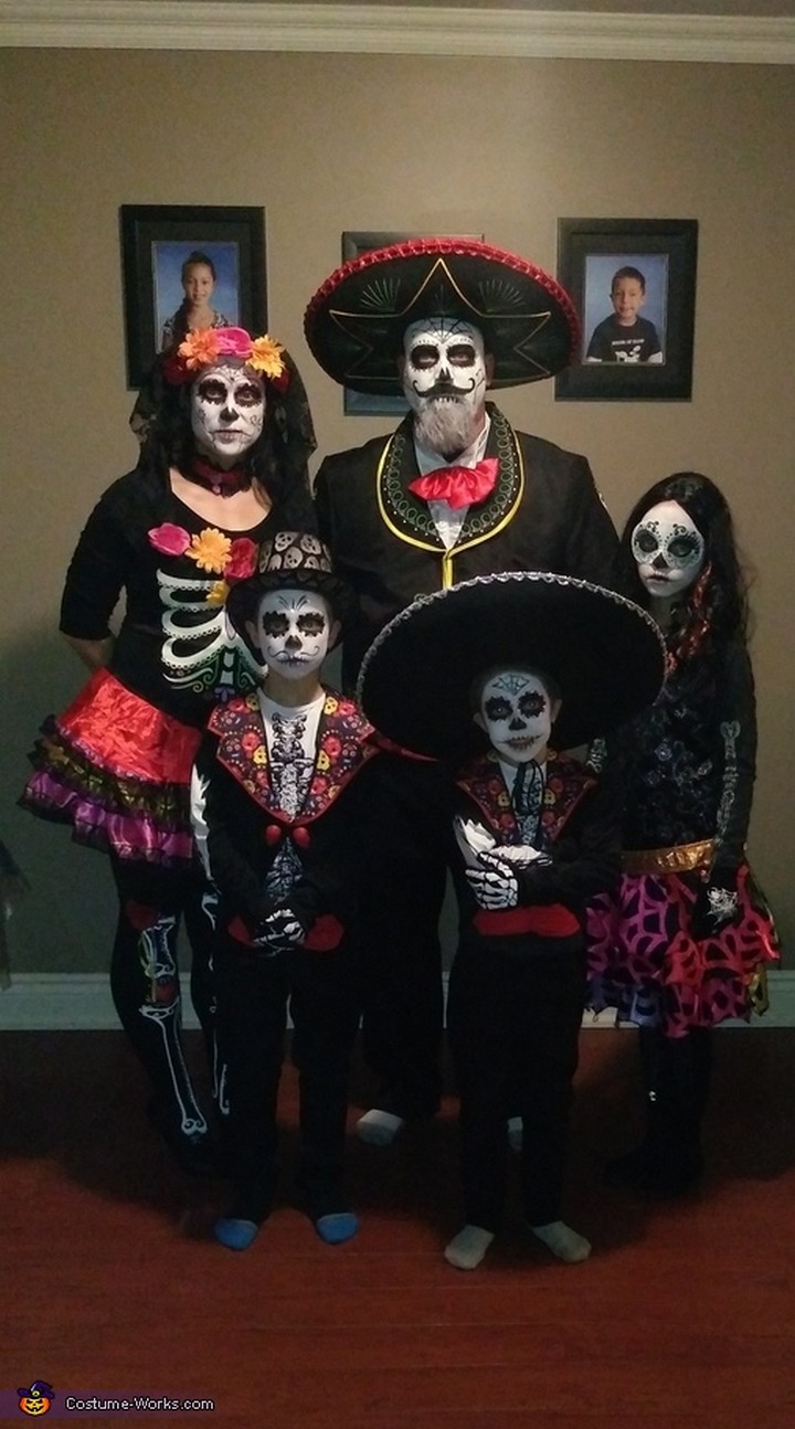 15 DIY Day Of The Dead Costume Ideas - All Sands
