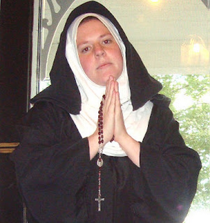 15 Last Minute DIY Nun Costume Ideas - All Sands